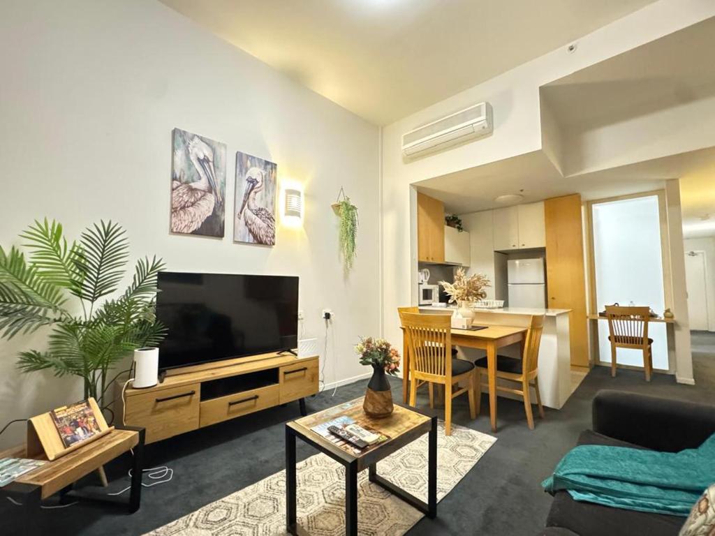 A Chic City Apt Bourke St Living Near Chinatown, Melbourne (prezzi ...