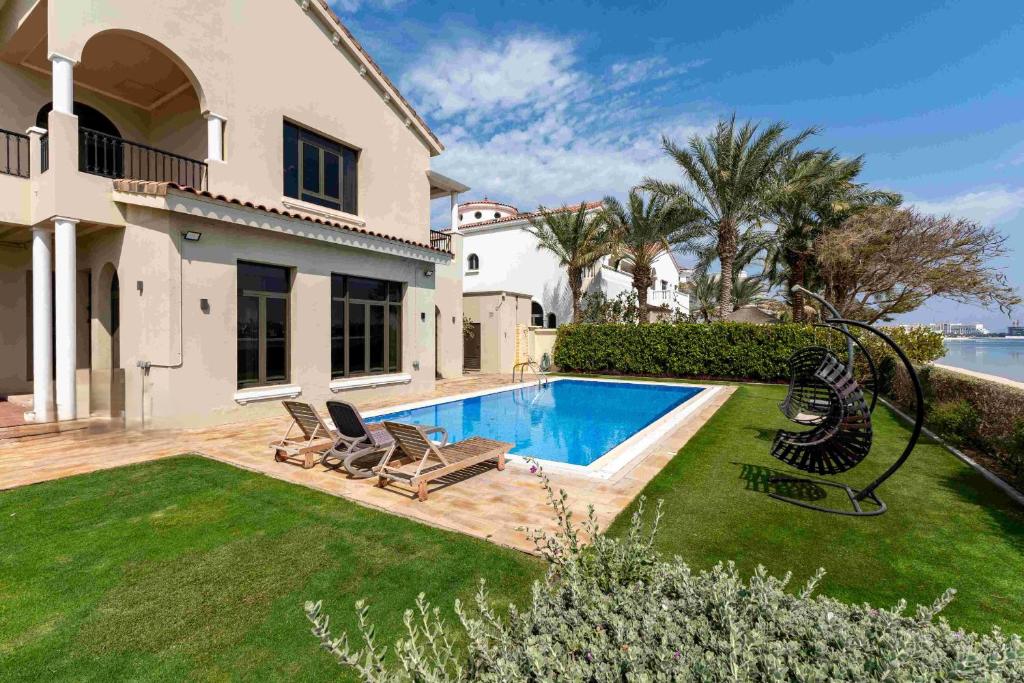 Frond D, Beachfront Villa, Palm Jumeirah - Mint Stay Homes, Dubai ...