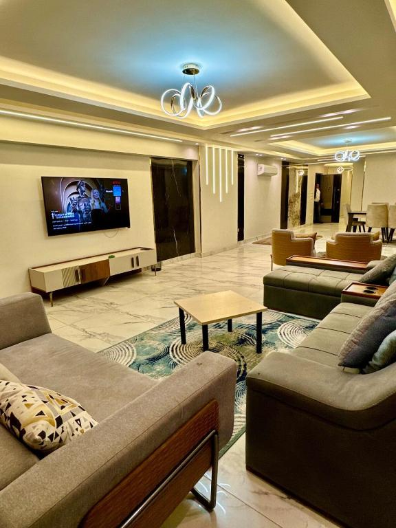 Stylish 3BR in Dokki - Fully furnished & equipped, Cairo (updated ...