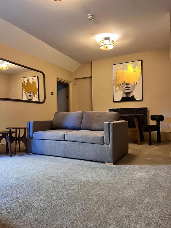 The Blueberry Hotel, Pontypridd (updated prices 2025)