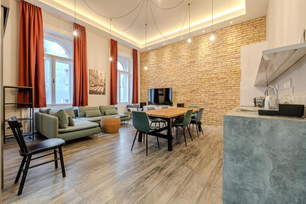 Anna's Ruin Corner, Budapest (updated prices 2026)