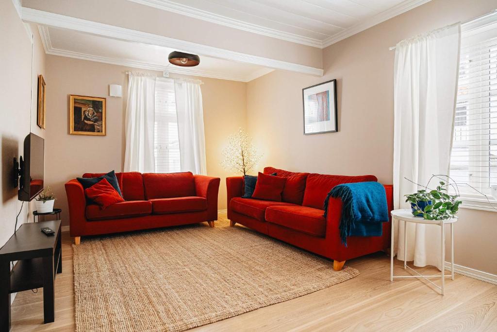 DINBNB Homes l Charming 2-Bedroom Home by the Sea Cozy, Bergen (updated ...