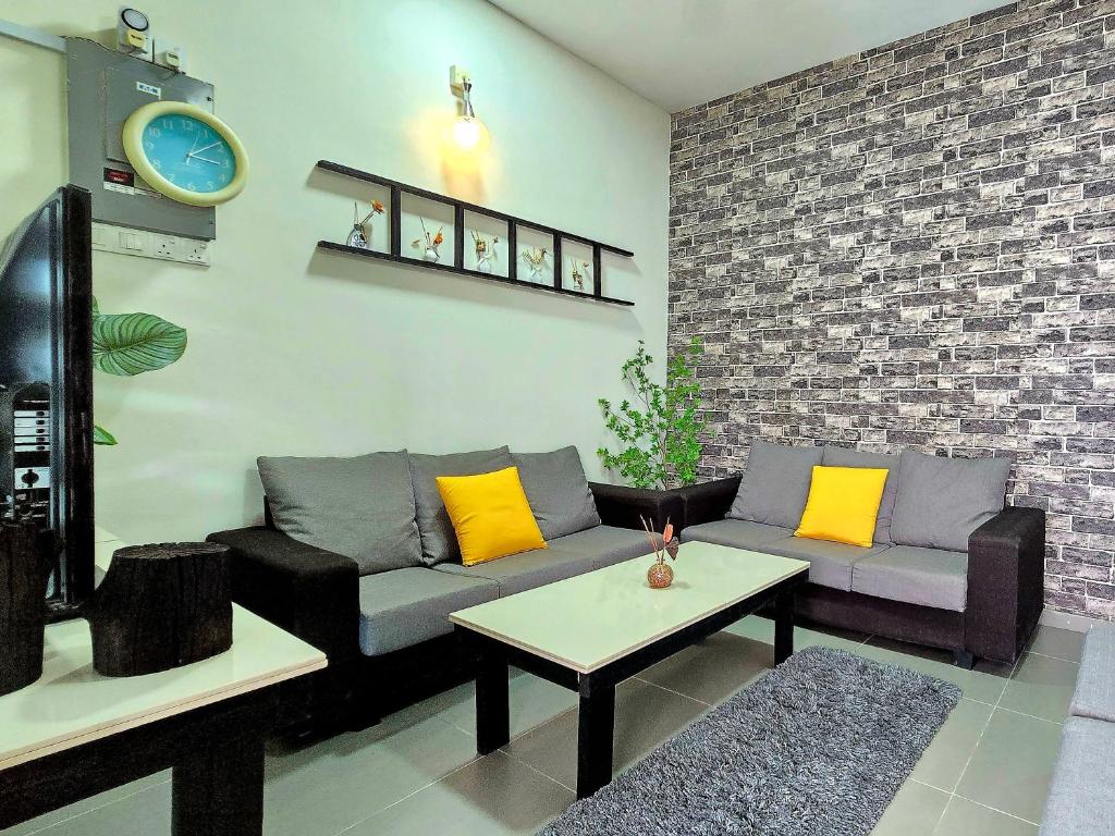 1813 HOME STAY 8 Roon 6 Bath 5MINUTE TO LEANING TOWER, Teluk Intan ...