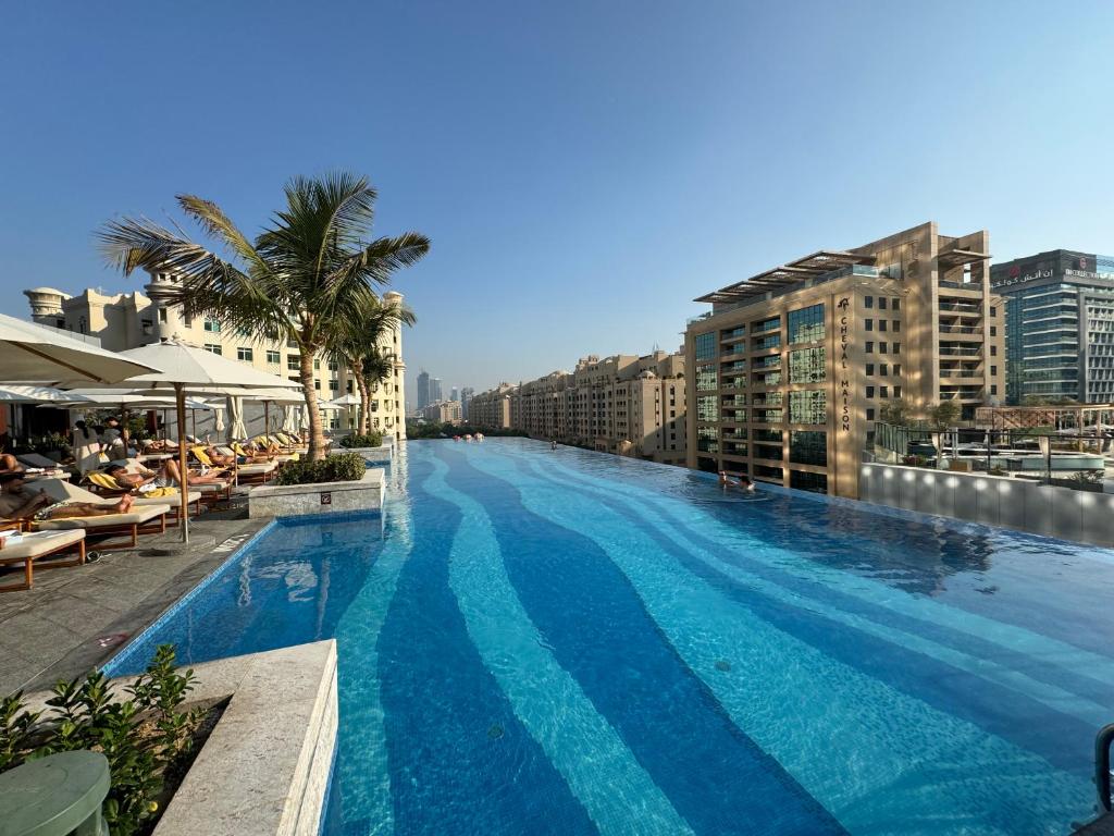 Sea View Apartment by St Regis 5 stars Infinity Pool, Dubai (updated ...