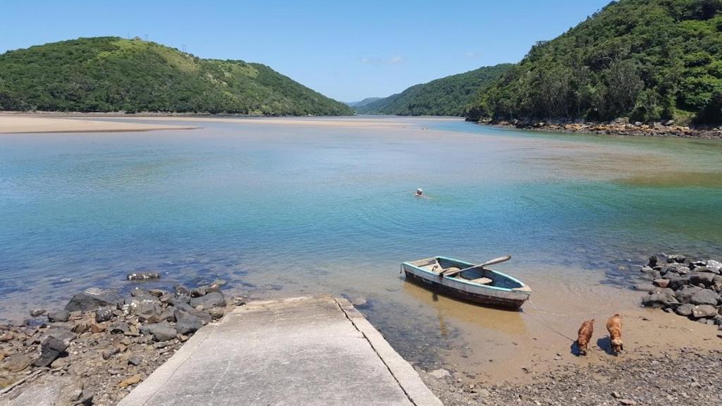 Beautiful rustic sea cottage, 2km Kob Inn, Sandile (updated prices 2025)