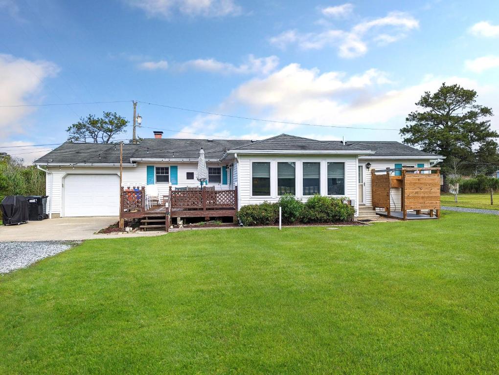 Mermaid Crossing - Pet friendly, waterfront with dock!, Chincoteague ...