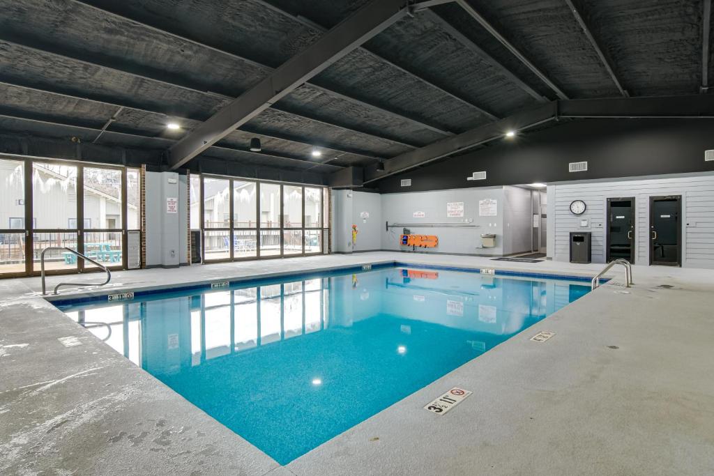 Walk to Branson Landing! Condo with Community Pools, Branson ...