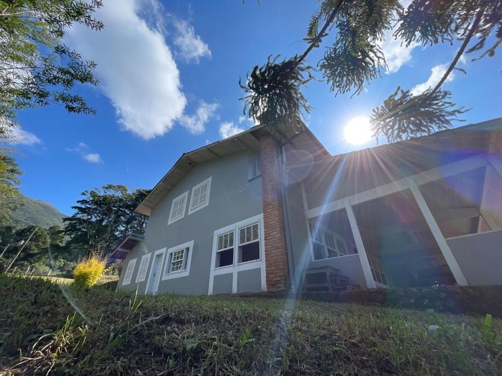 Casa com Waterfall, trails, swimming pool no Caledônia, Nova Friburgo ...