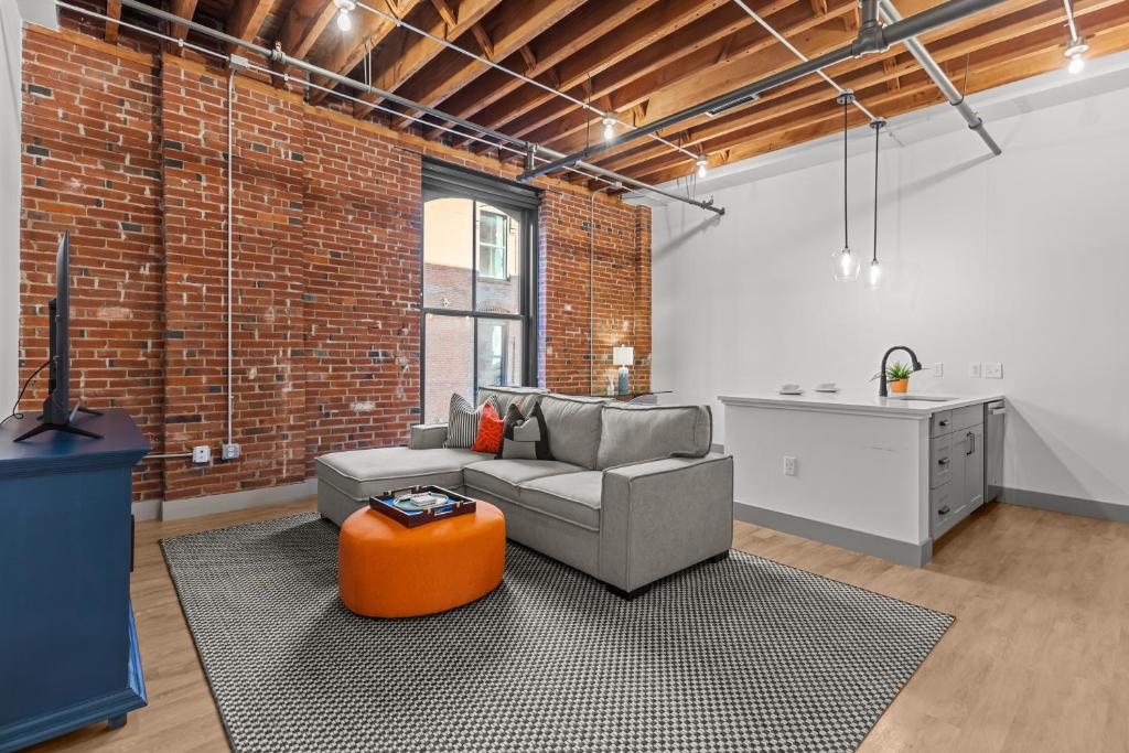 Brick & Bed Riverfront Lofts, G 306, Saint Louis (prezzi aggiornati per ...