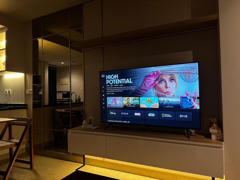 Stylish & Spacious stay at Branz BSD by NJ props, Samporo (updated ...