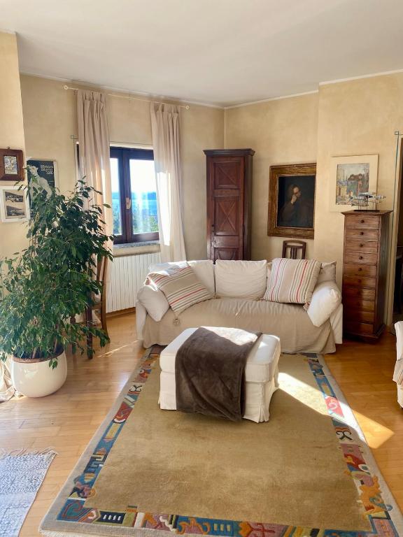 Sun Lake House and Hill, Lesa (updated prices 2025)