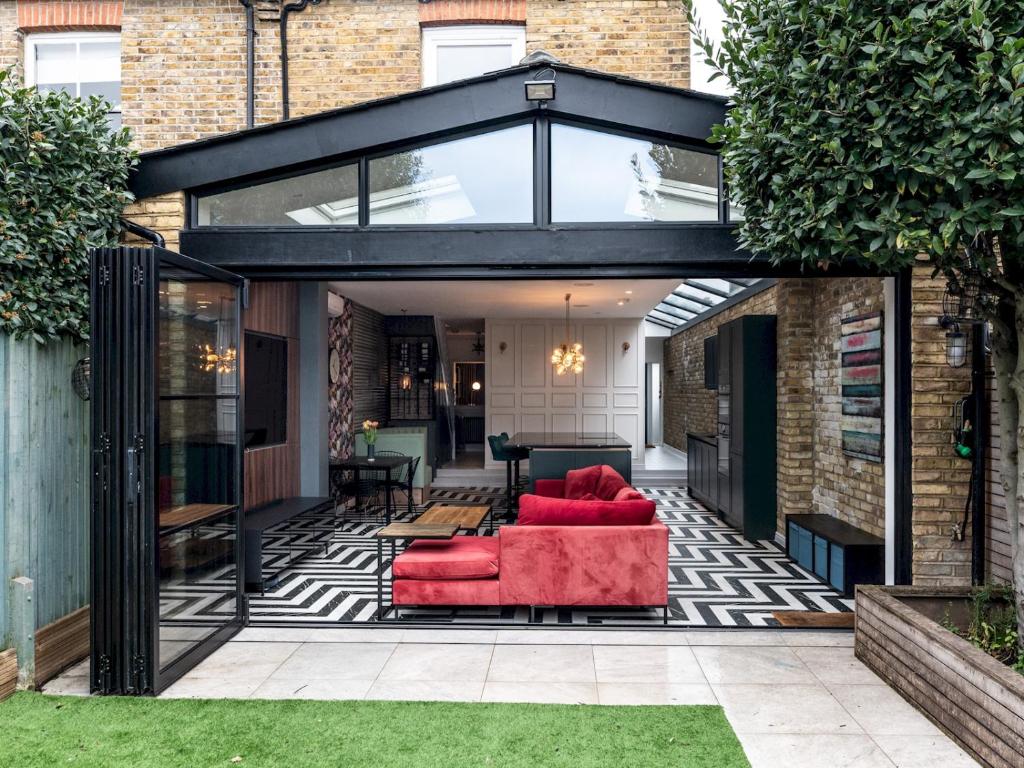 Gorgeous 4 bedroom with parking Kingston London - Pass the Keys ...