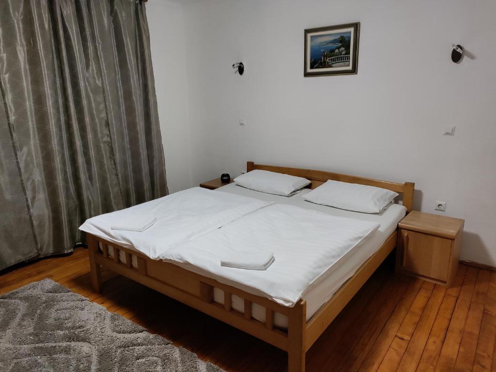 Luni, Travnik (updated prices 2025)