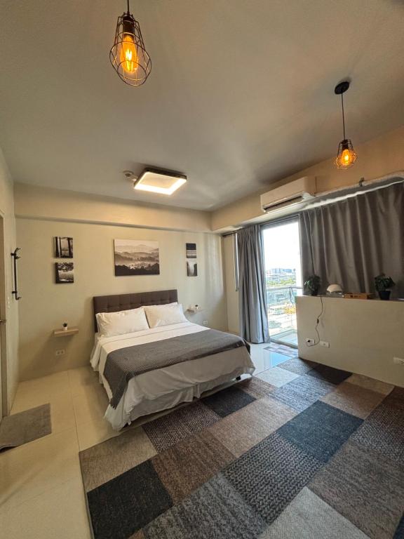 One Palm Tree Villas short walk via Runway Manila NAIA T3, Manila ...