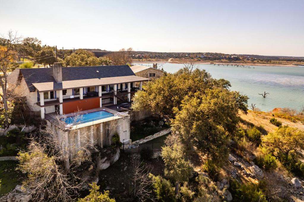 Serenity Point on Canyon Lake-Lakefront-Pool-Fire Pit-Pool Table ...