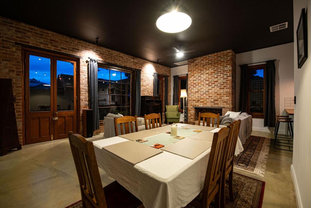 Monument House, Mount Barker (updated prices 2025)