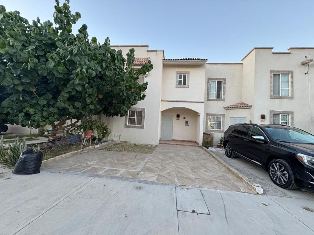 Beautiful house with 2 rooms, Torreón (updated prices 2025)