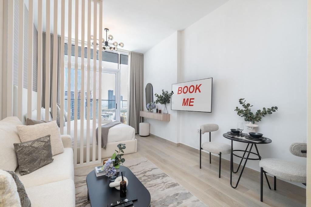 StayShort - Sophisticated and Serene Studio Apartment with Stunning ...