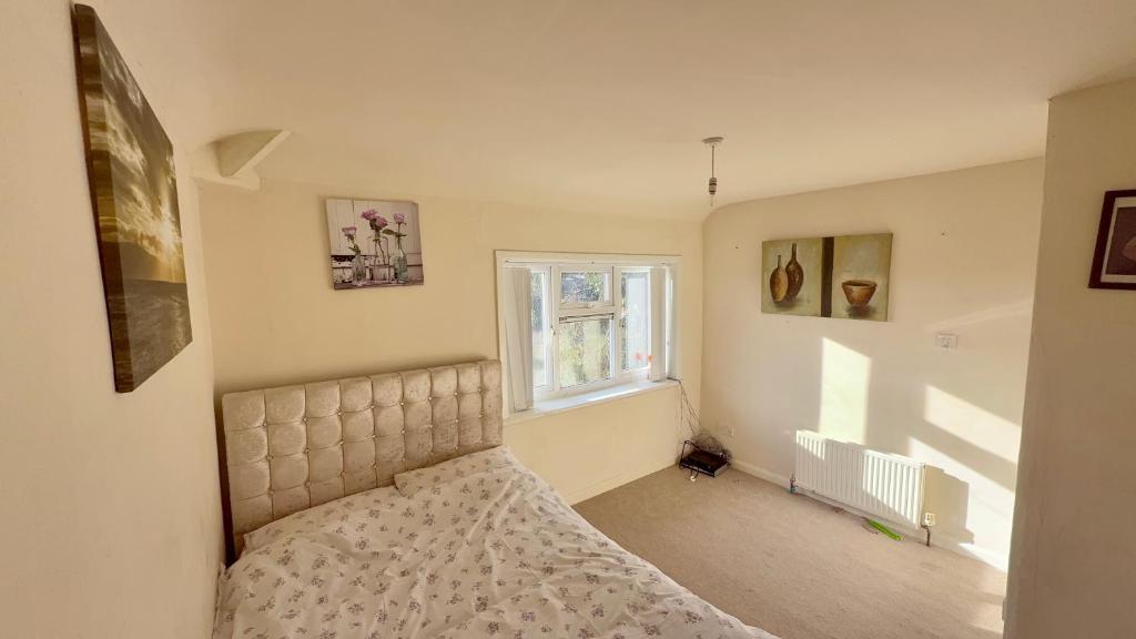 4 Bedroom House Seacroft with a Drive, Leeds (updated prices 2025)