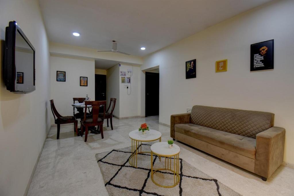 1 Private Bedroom I Bath in a 2BHK BKC and Jio Center, Mumbai (updated ...