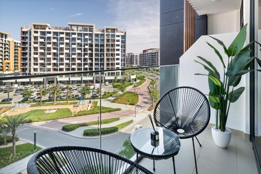 Newly Furnished Studio In Azizi Riviera One, Dubái (precios ...