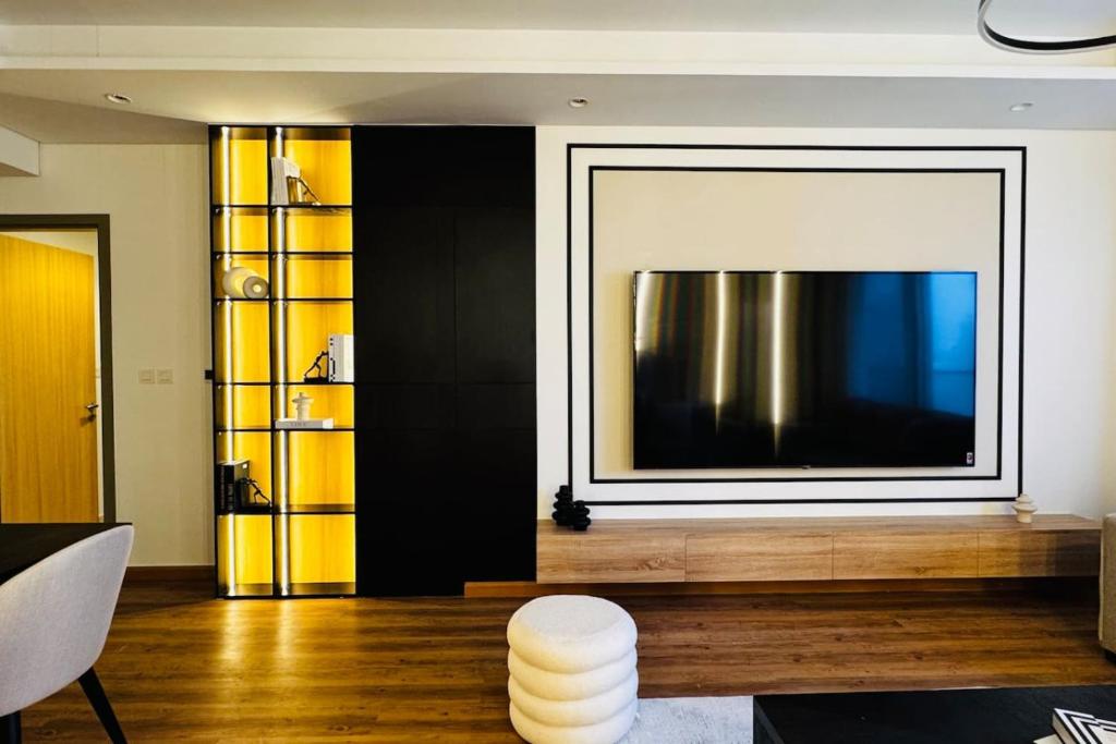 Burj View 3BDR with Rooftop Infinity Pool, Dubai (updated prices 2025)