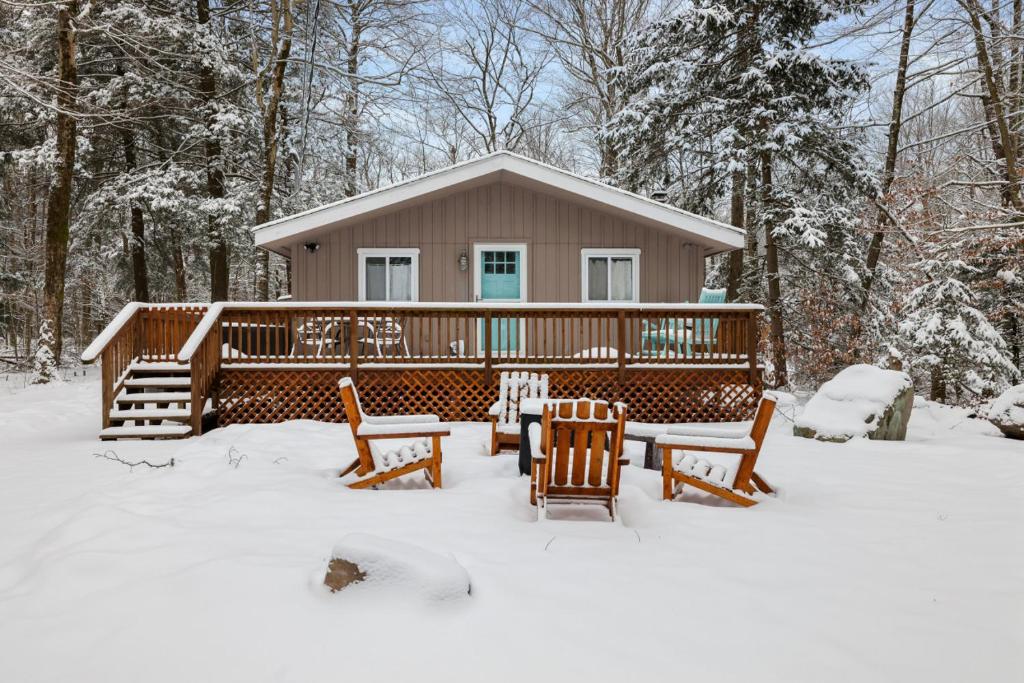 Family Friendly Cabin With A Firepit And A Hot Tub In Heart of Poconos ...