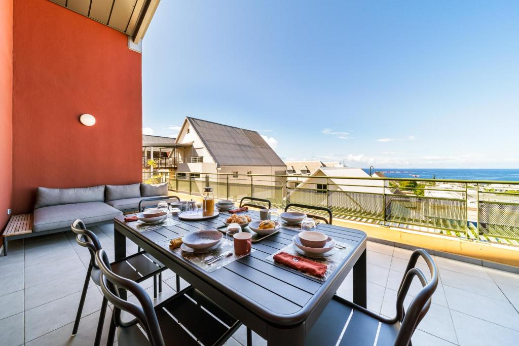 Smartstay rooftop vue ocean, Saint-Pierre (updated prices 2025)