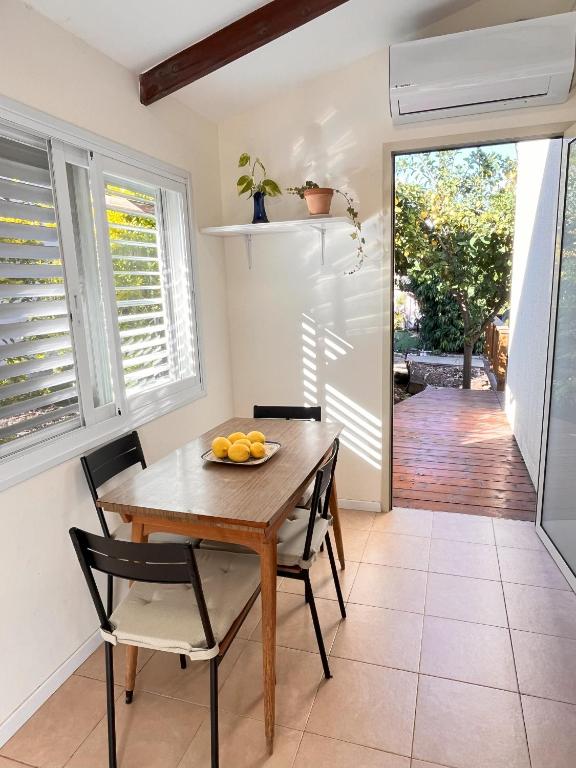 הבקתה במושב, Moledet (updated prices 2026)