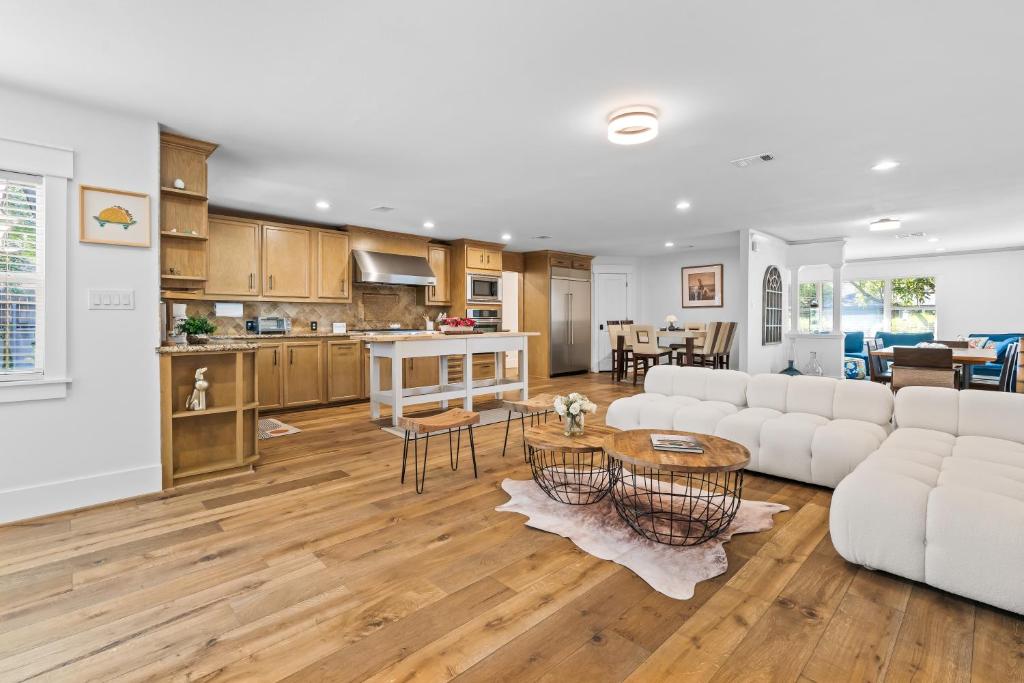 Highland Village Little Haven, Houston (updated prices 2026)