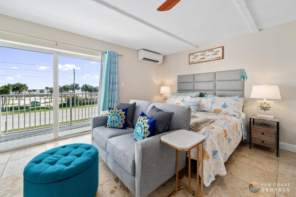 Spectacular Ocean View STEPS from the Beach and Pool Third Floor Studio ...