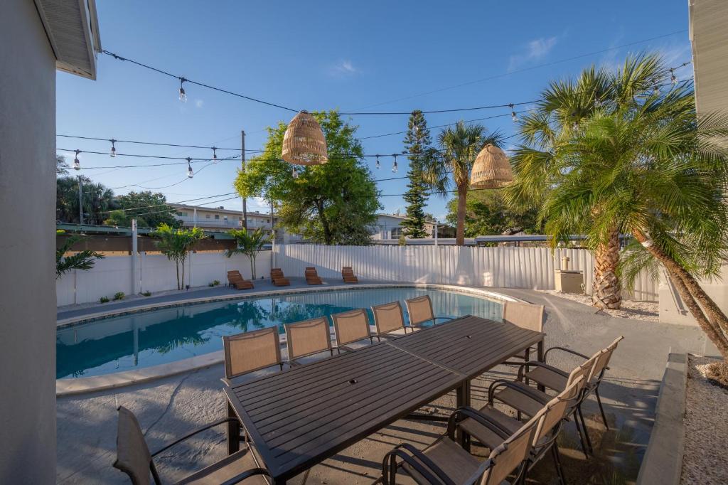 125 Harbor Bluff Dr, Largo (precios actualizados 2025)