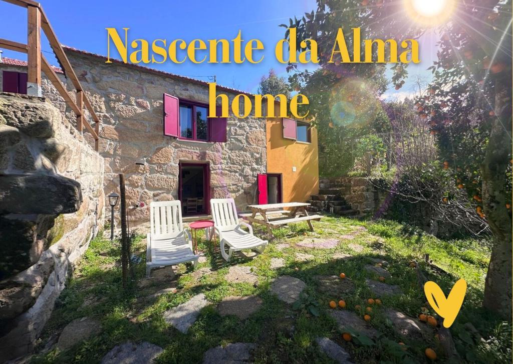 Nascente home place in nature next to a waterfall, Sande (aktualisierte ...