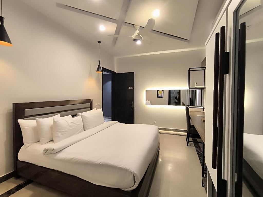 XHS close, Karachi (updated prices 2025)