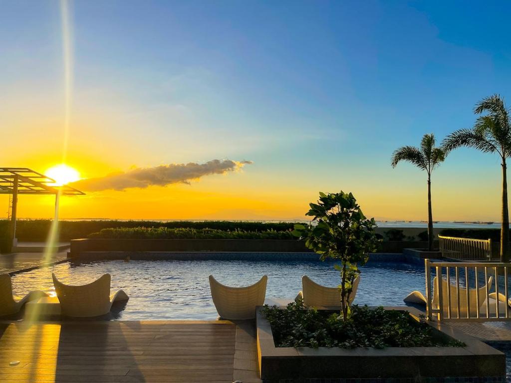 Cozy 2BR Suite near Airport & Okada, Infinity Pool, Manila (updated ...