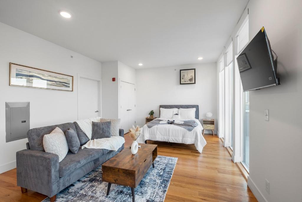 Designer Studio Loft - Balcony Pool Gym, Philadelphia (updated prices 2026)
