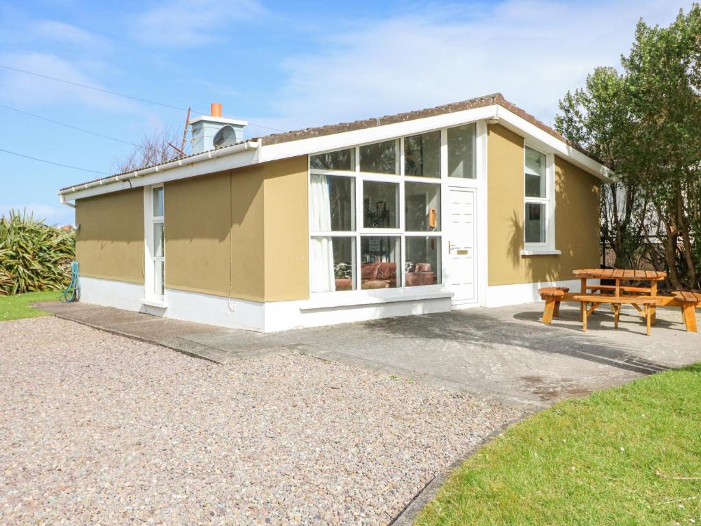 The Sleepy Shell, Ballydavid (updated prices 2026)