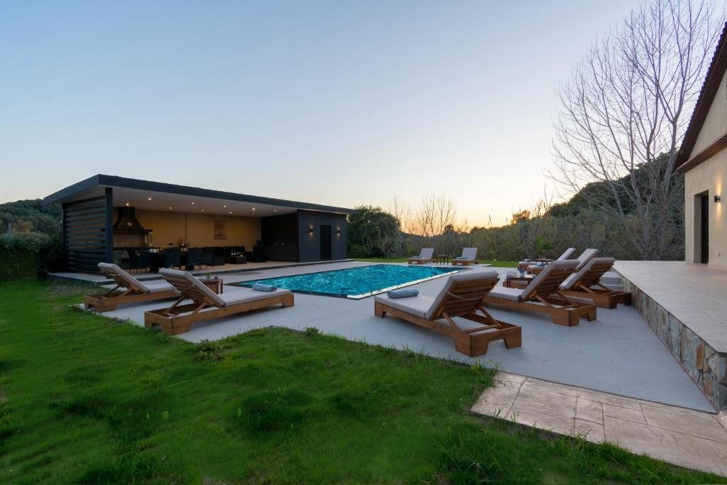 Luxury Private Villa Queen Alla, Dragotiná (aktualisierte Preise für 2025)