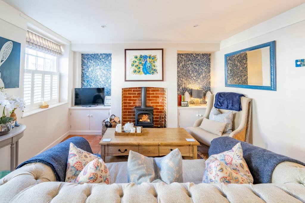 7 Albert Street, Holt (updated prices 2025)