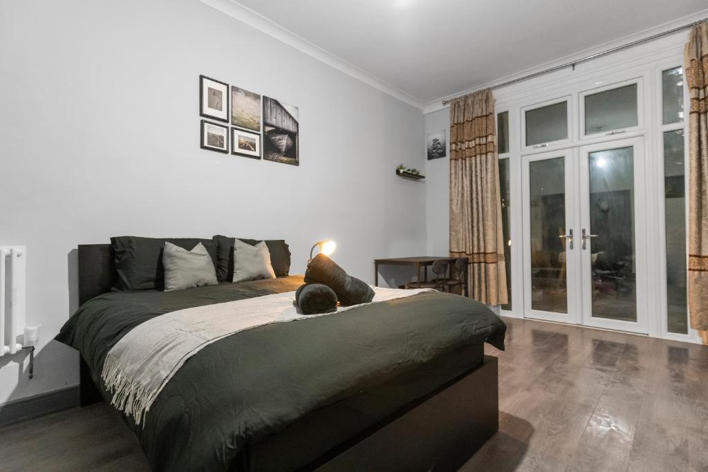 Modern Moseley Studio - 3, Birmingham (updated prices 2025)