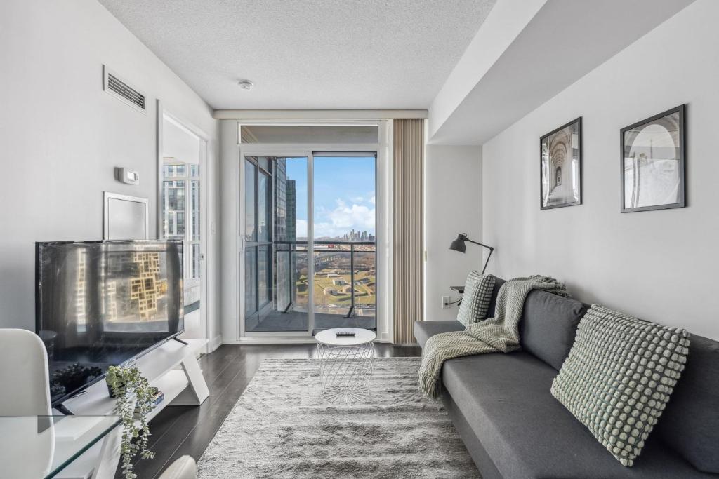 Elegant Condo, Toronto Views , CityPlace Downtown, Toronto (updated ...