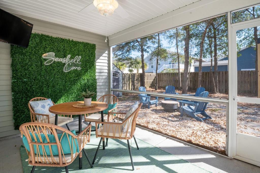 Seashell Cove, Oak Island (updated prices 2025)