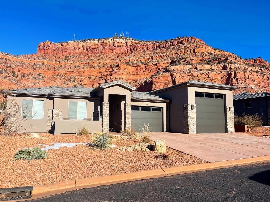 Luxury Kanab Utah Family Home with Amazing Views Pool Gym, Kanab ...