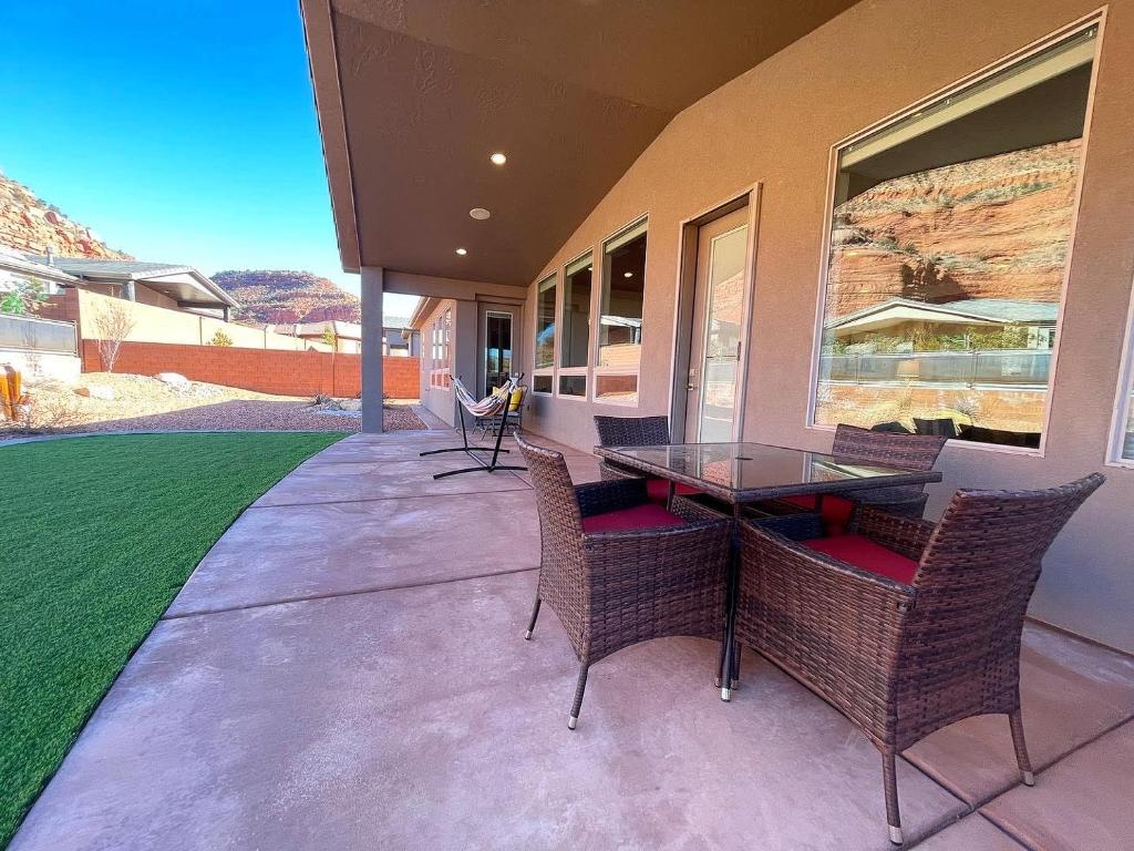 Luxury Kanab Utah Family Home with Amazing Views Pool Gym, Kanab ...