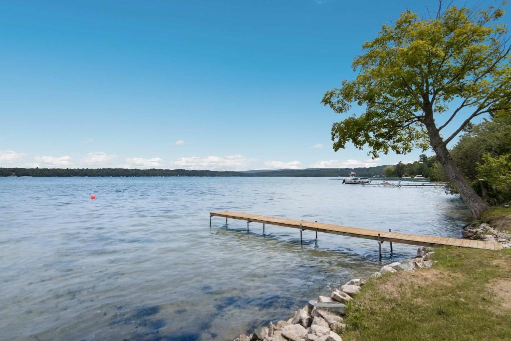 NEW Harbor Haven on Little Traverse Lake, Maple City (updated prices 2025)
