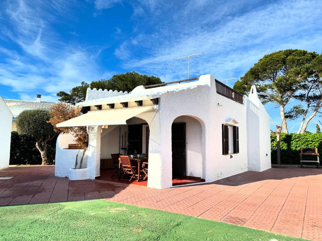 Villa Noni monsines, Cala Blanca (updated prices 2026)