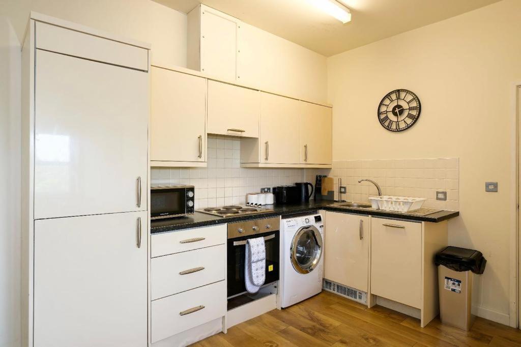 Not Av ailable, London (updated prices 2025)