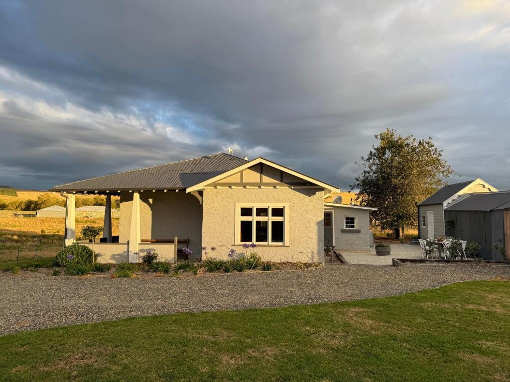 Havrincourt Farm- The Nenthorn Farmhouse, Moonlight (updated prices 2026)