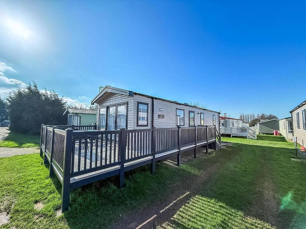 Stunning 6 Berth Caravan With Decking At Manor Park, Near Hunstanton ...