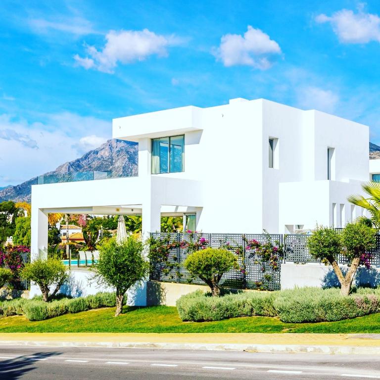 Beautiful modern villa with amazing views, Marbella (updated prices 2025)